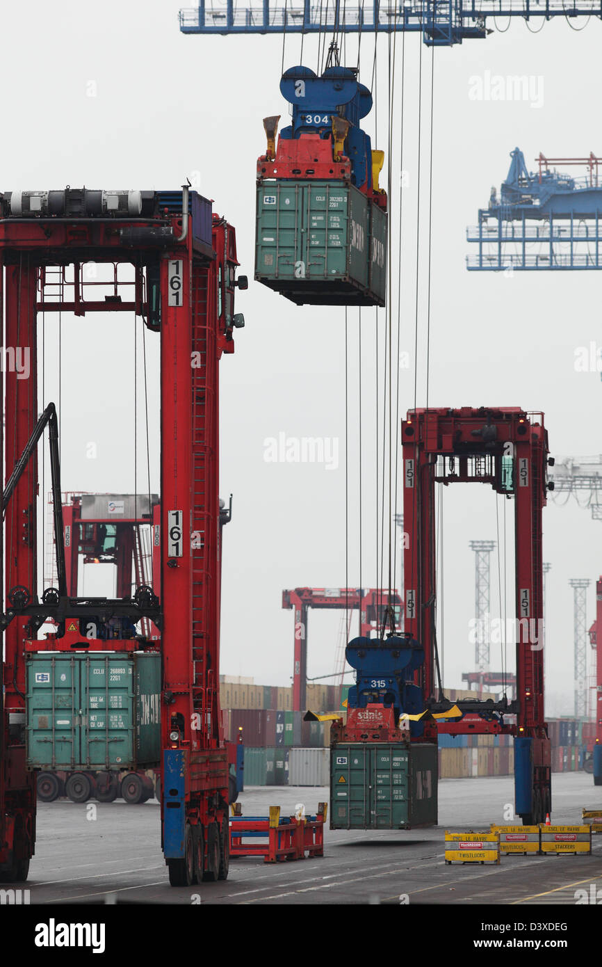 Hamburg, Germany, transport containers to the Vancarrier ...