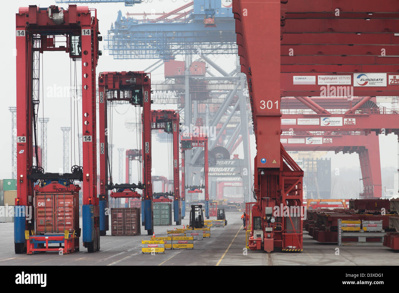 Hamburg, Germany, transport containers to the Vancarrier ...