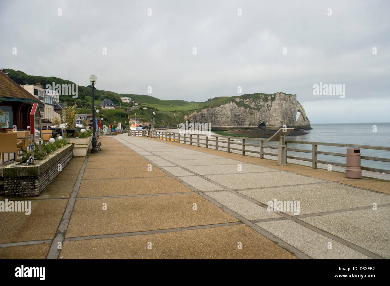 The sea cliffs and promenade at Etretat, Normandy, France Stock Photo ...