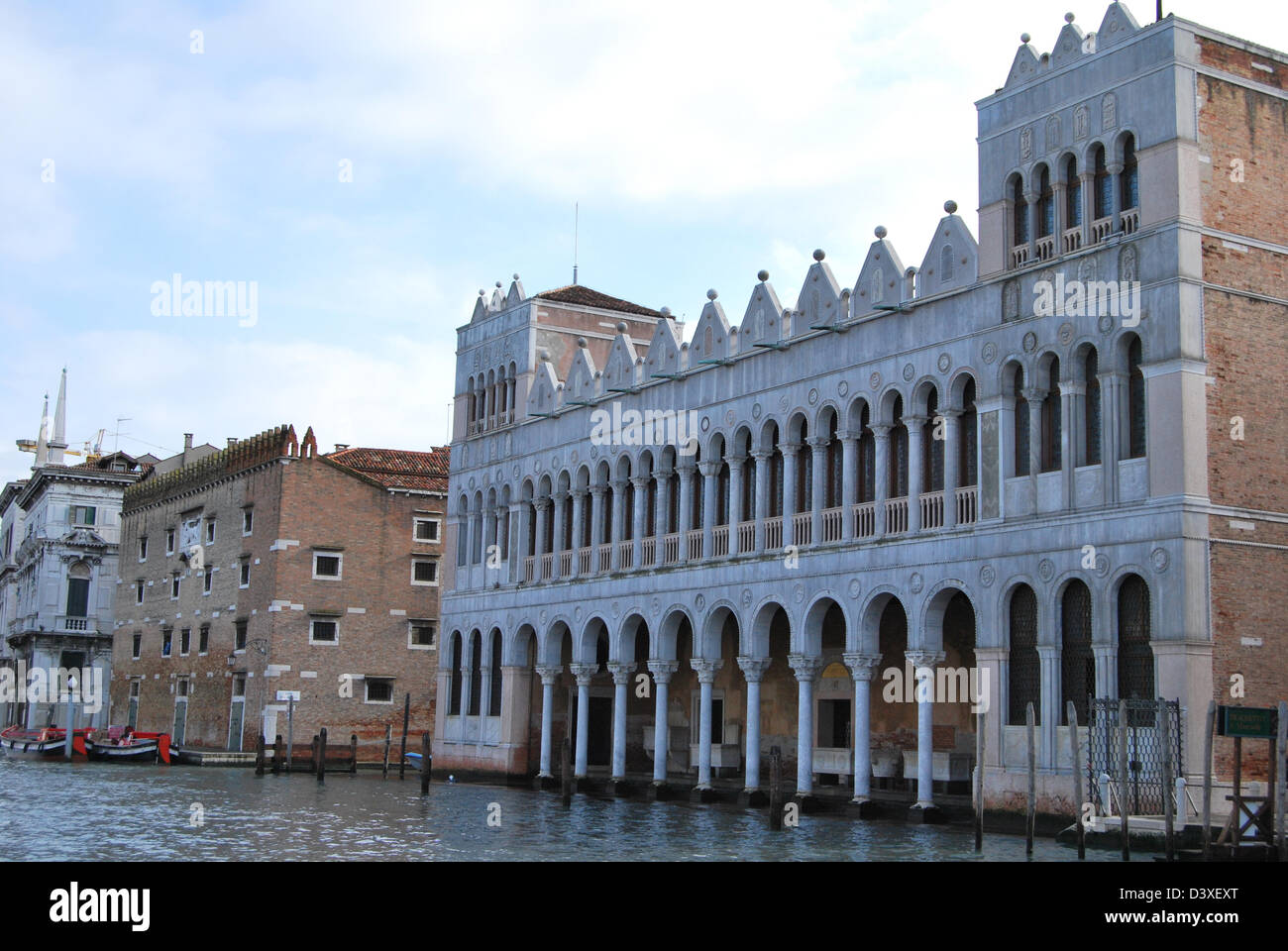 Buildings architecture alongside canal hi-res stock photography and ...