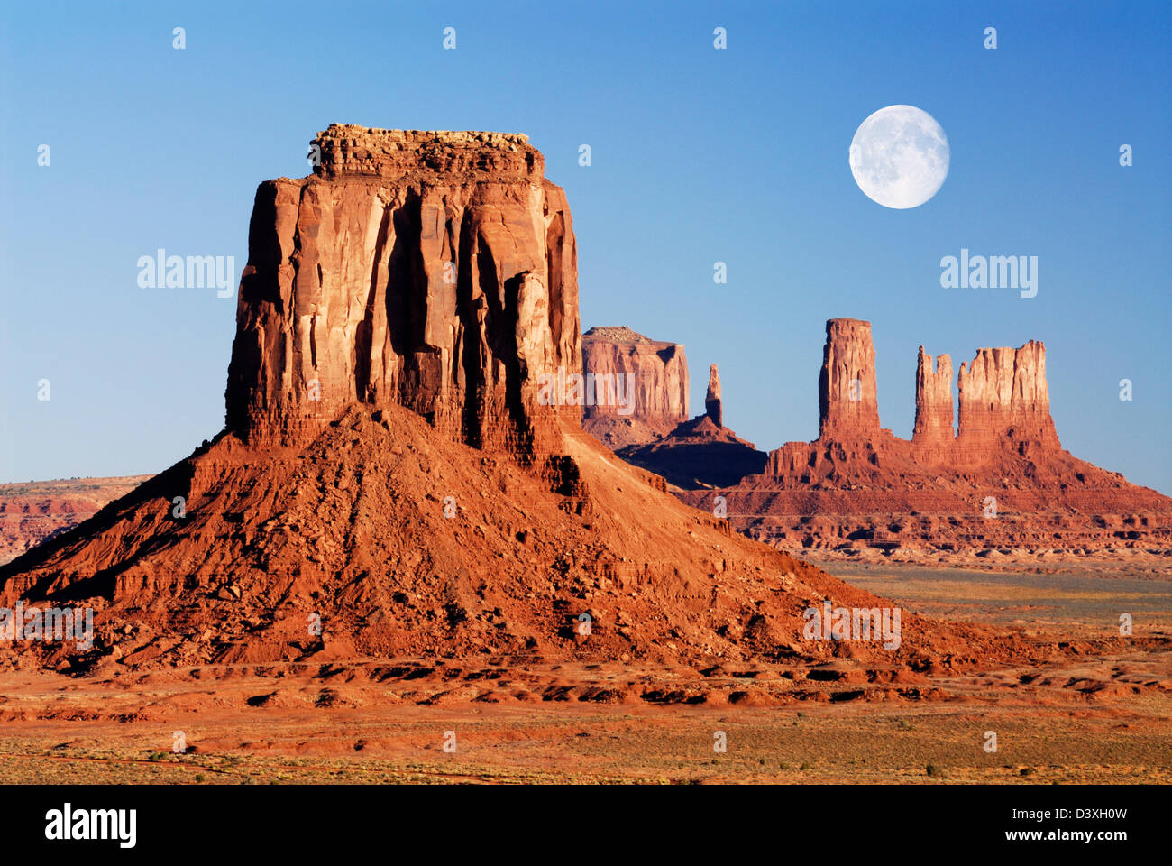 Full moon over monument valley hi-res stock photography and images - Alamy