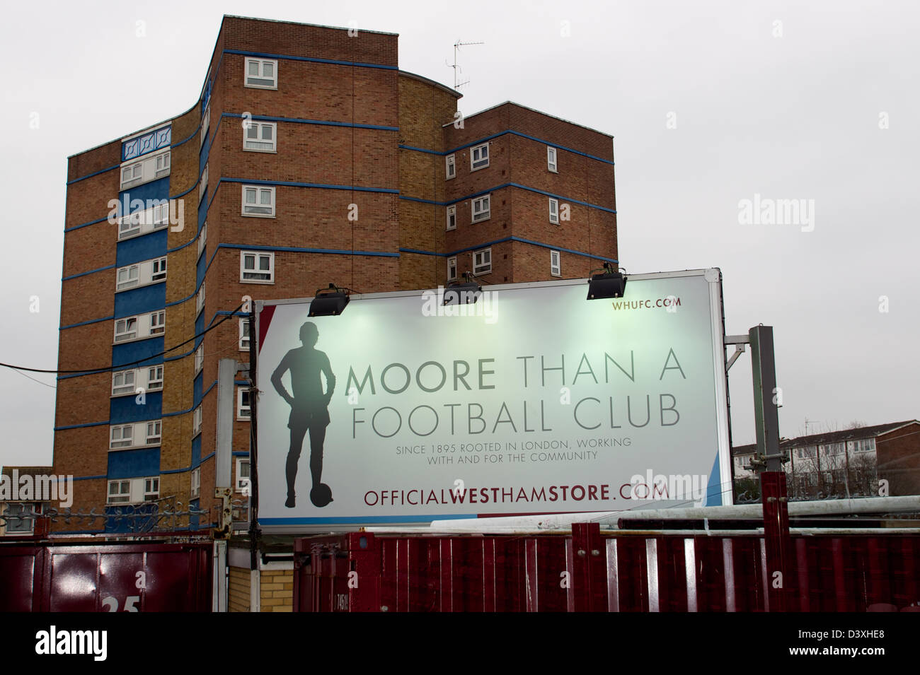 Football team advertisement tower hi-res stock photography and images ...