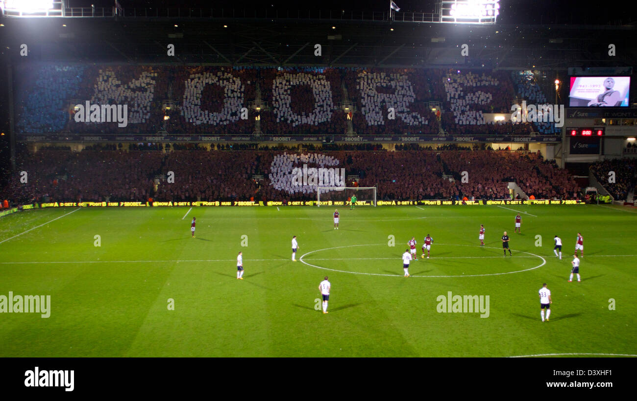 Bobby moore memorial match upton park hi-res stock photography and ...