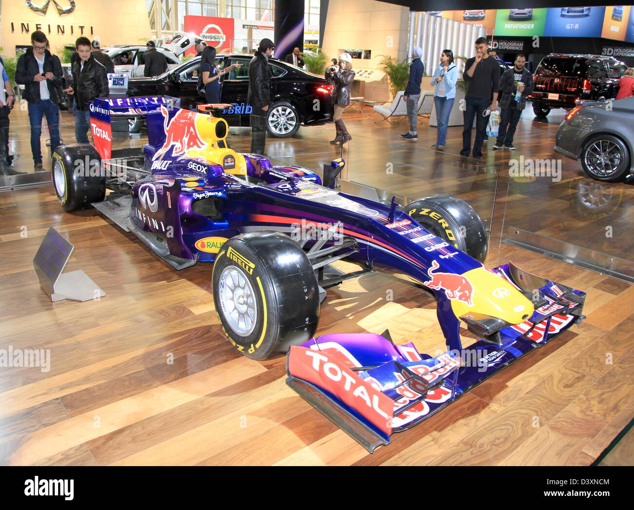 Red bull racing car hi-res stock photography and images - Alamy