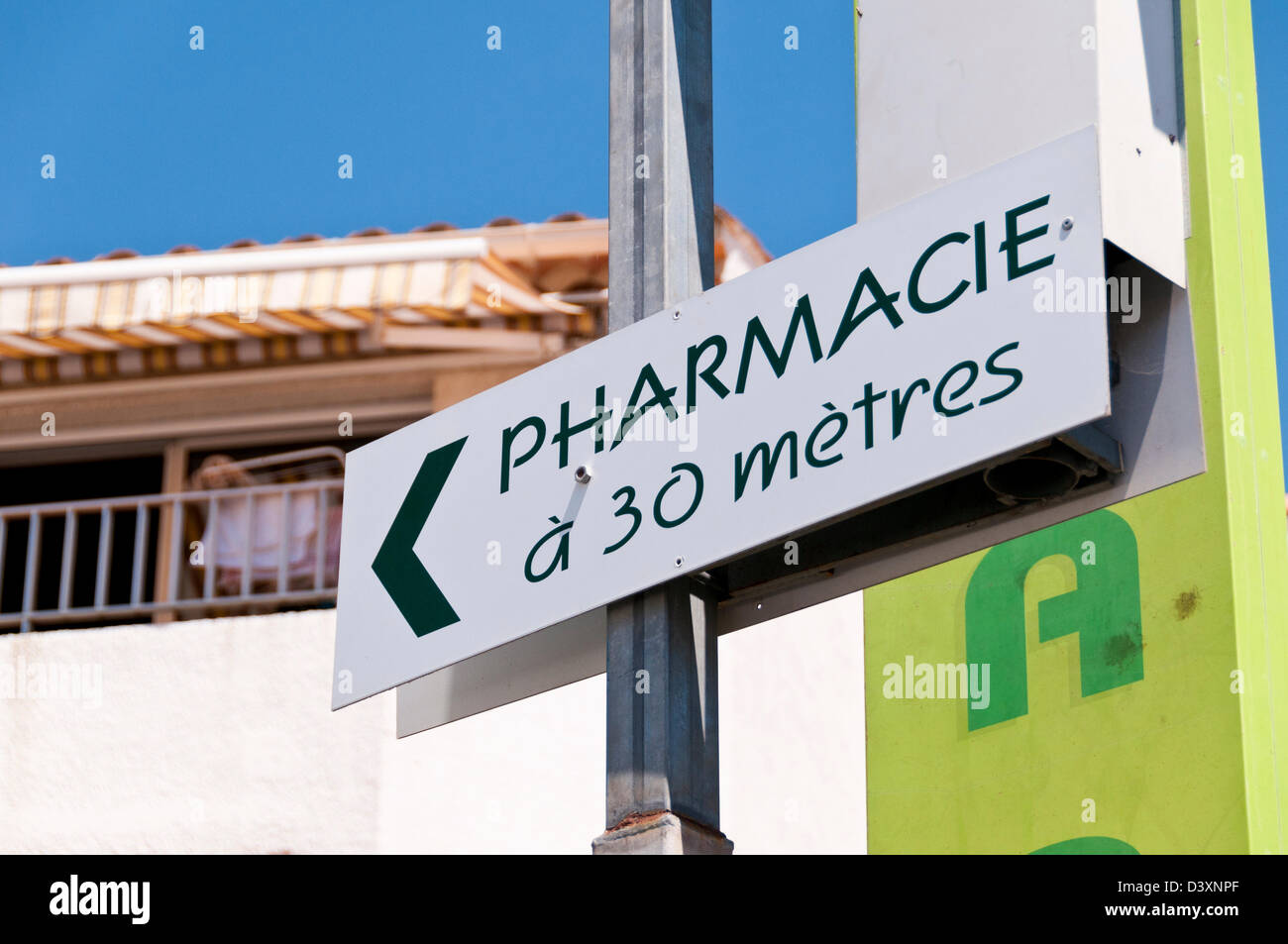 Pharmacy pharmacie french sign hi-res stock photography and images - Alamy