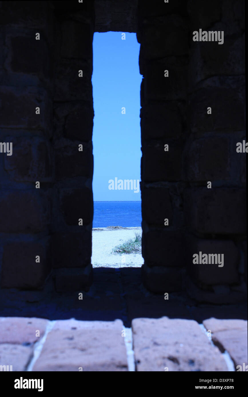 A window to the beach and ocean Stock Photo - Alamy