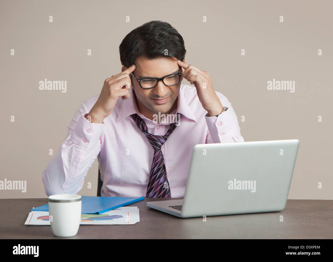 Headache laptop hi-res stock photography and images - Alamy