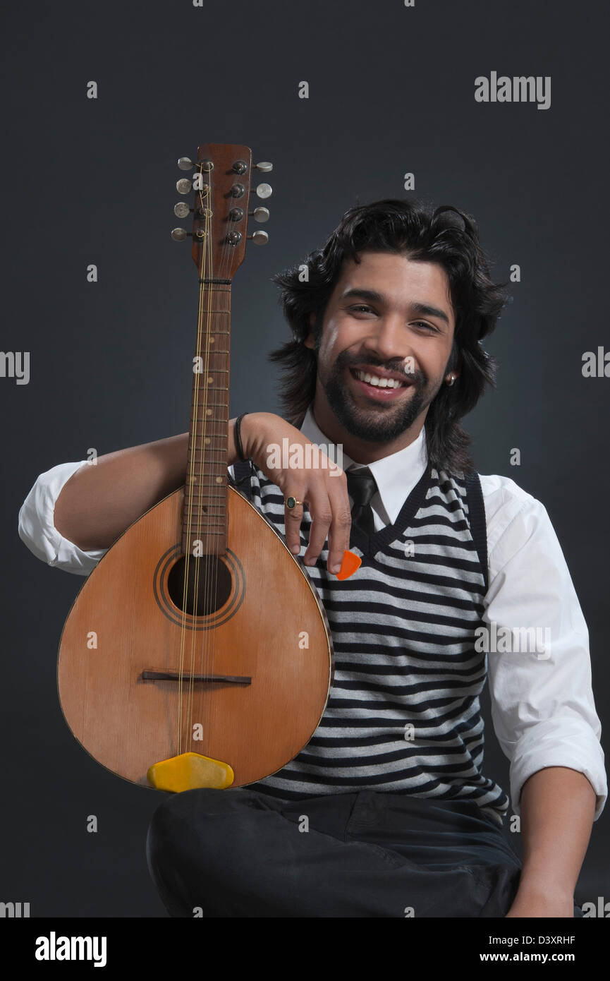 Three stringed lute hi-res stock photography and images - Alamy