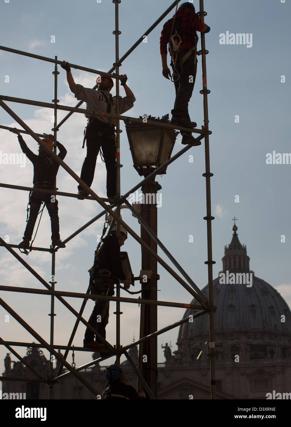 Scaffolding workers in italy hi-res stock photography and images - Alamy