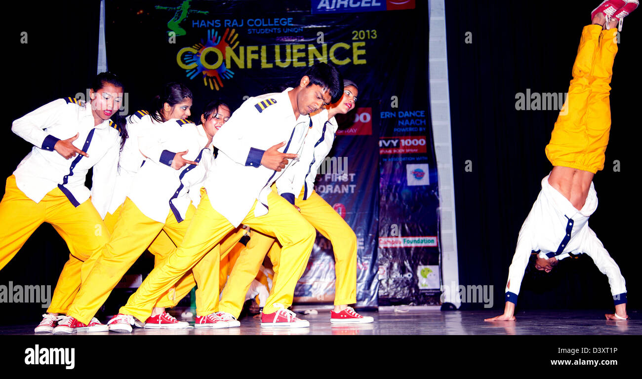 Stage performance space hi-res stock photography and images - Alamy