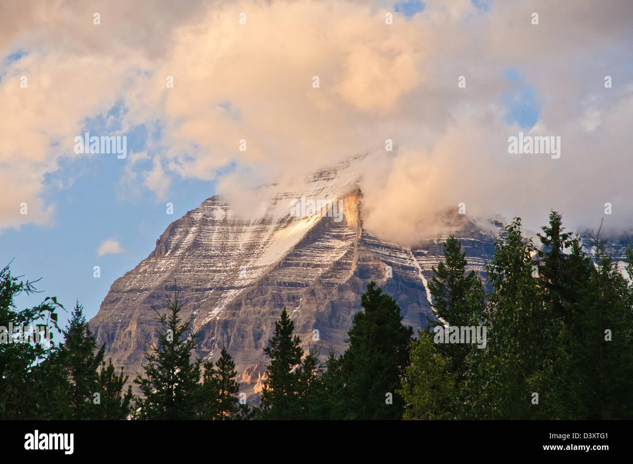 Mount robson canadian rockies hi-res stock photography and images - Alamy