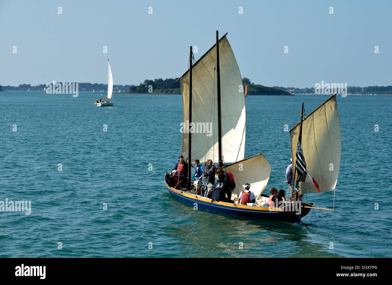 Gig (Bantry Bay Gig, sail and oar boat) currently under sail regatta ...