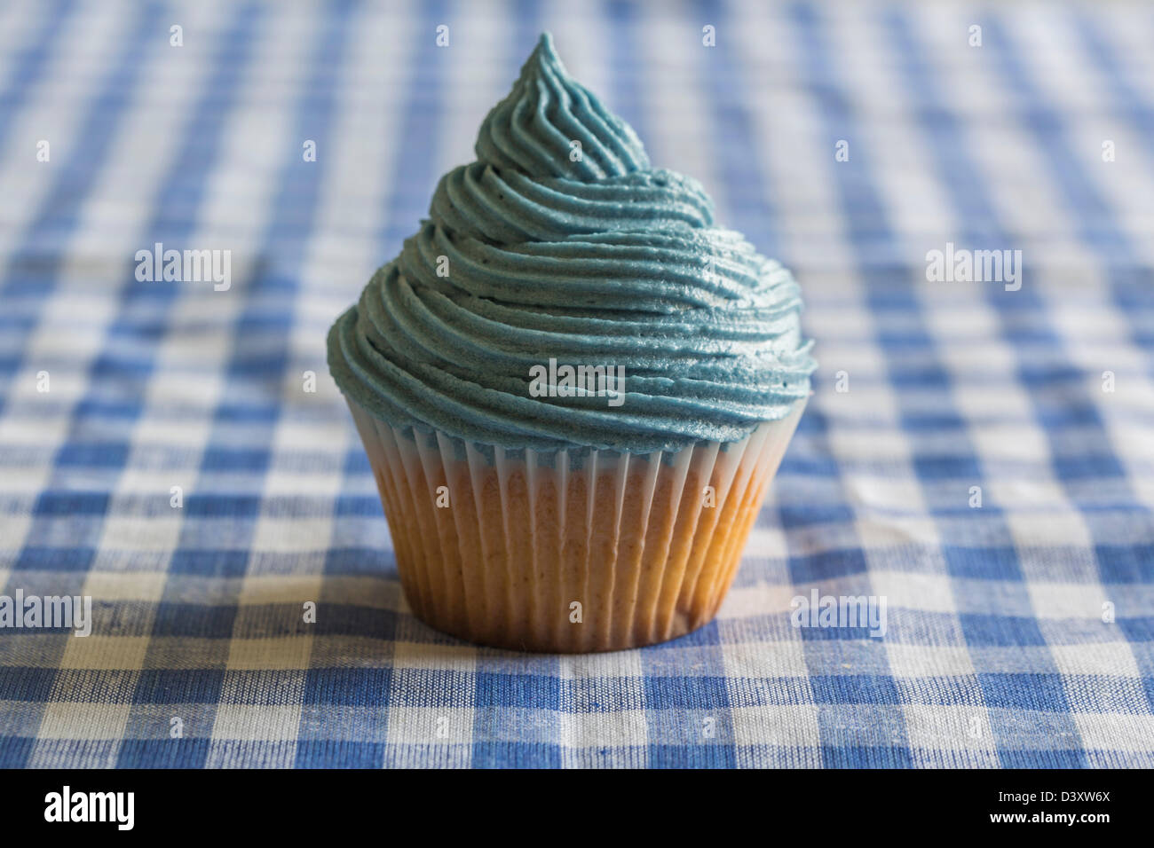 Cupcake with sugar hi-res stock photography and images - Alamy