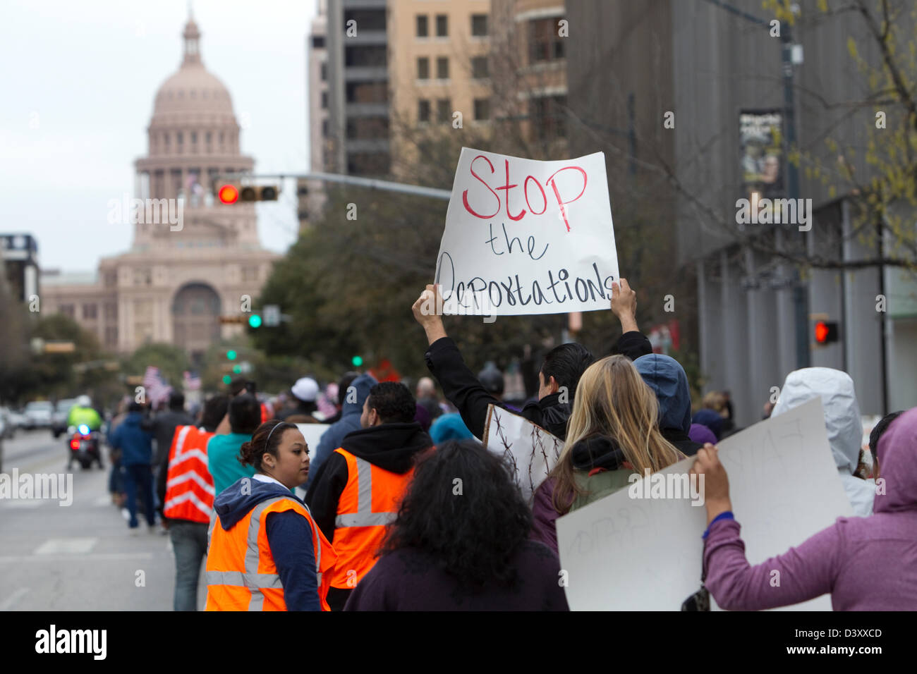 Hundreds including children, march to Texas Capitol building in Austin ...
