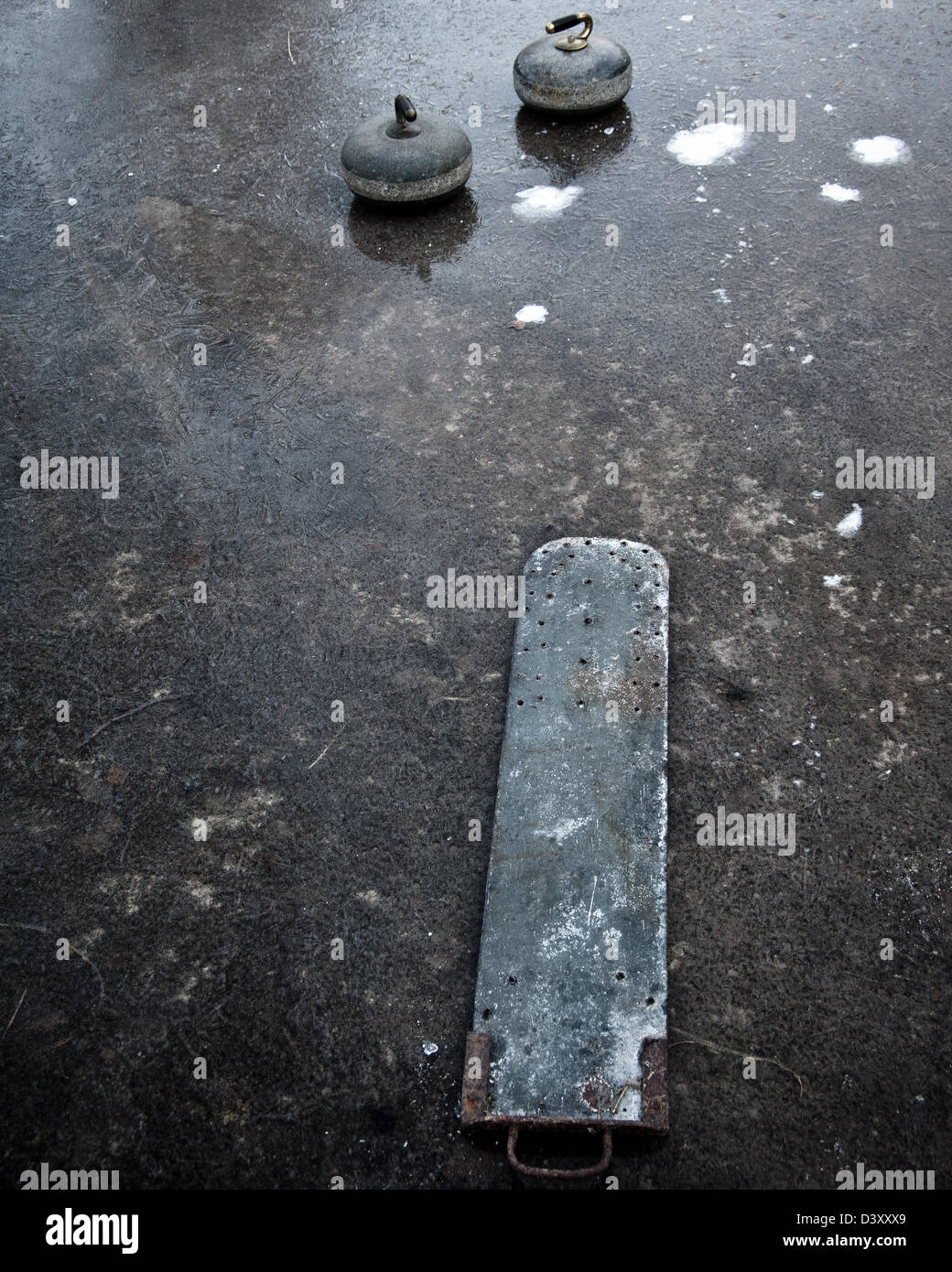 Curling stone above hi-res stock photography and images - Alamy