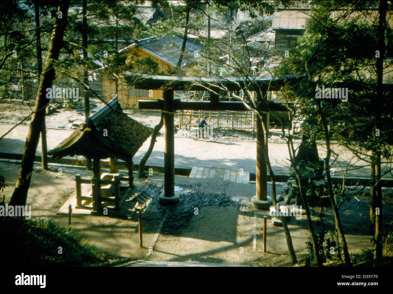 The USS Kearsarge (CV-33), an aircraft carrier in the U.S. Navy, is ...