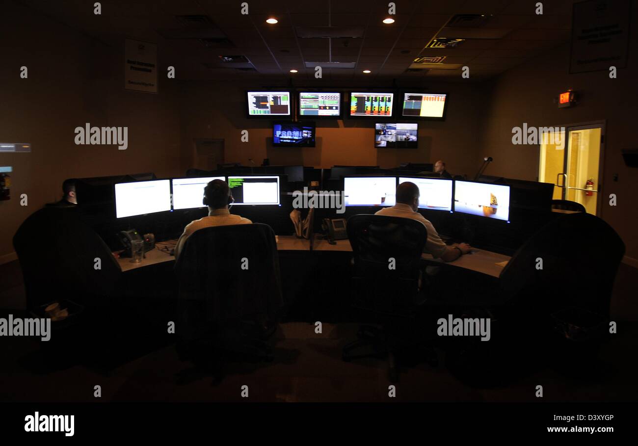 Security operations center hi-res stock photography and images - Alamy