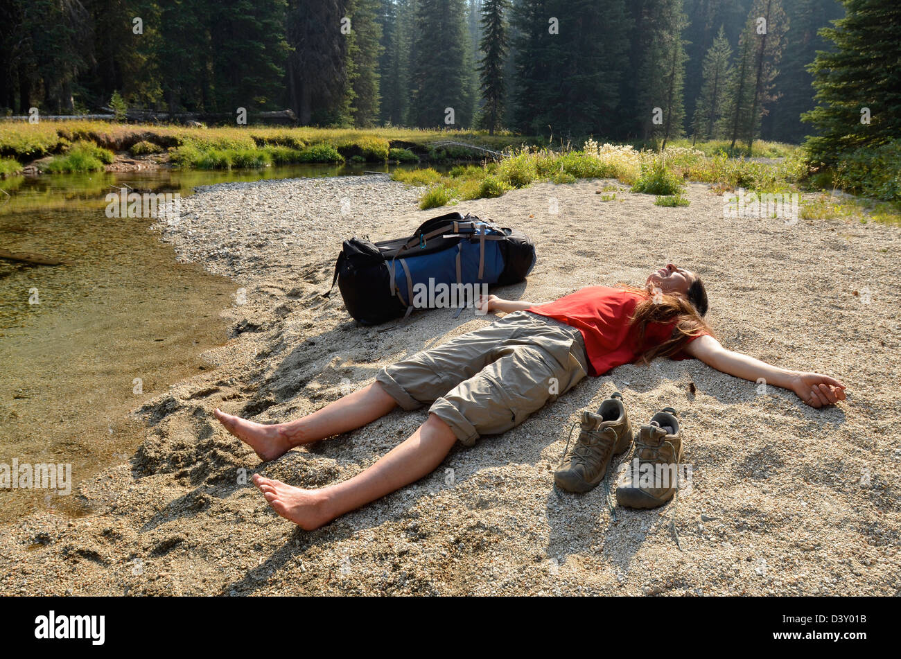 Barefoot backpacker on the beach hi-res stock photography and images ...