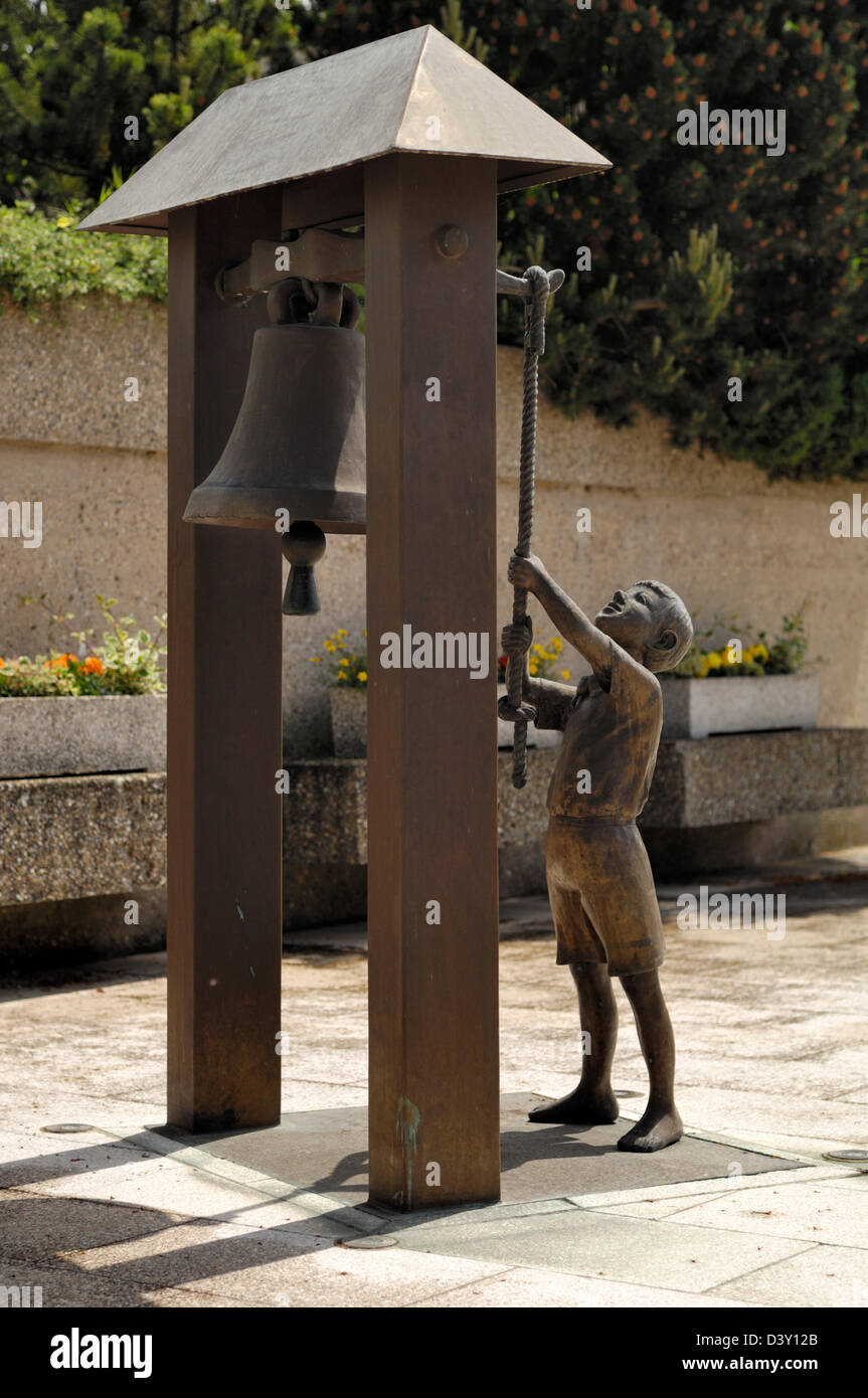 Bell sculpture hi-res stock photography and images - Alamy