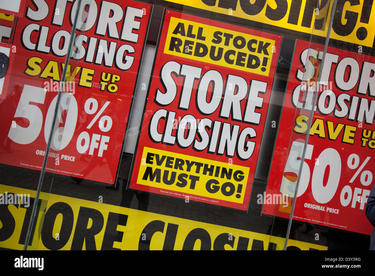 Shop window all stock must go sign hi-res stock photography and images ...