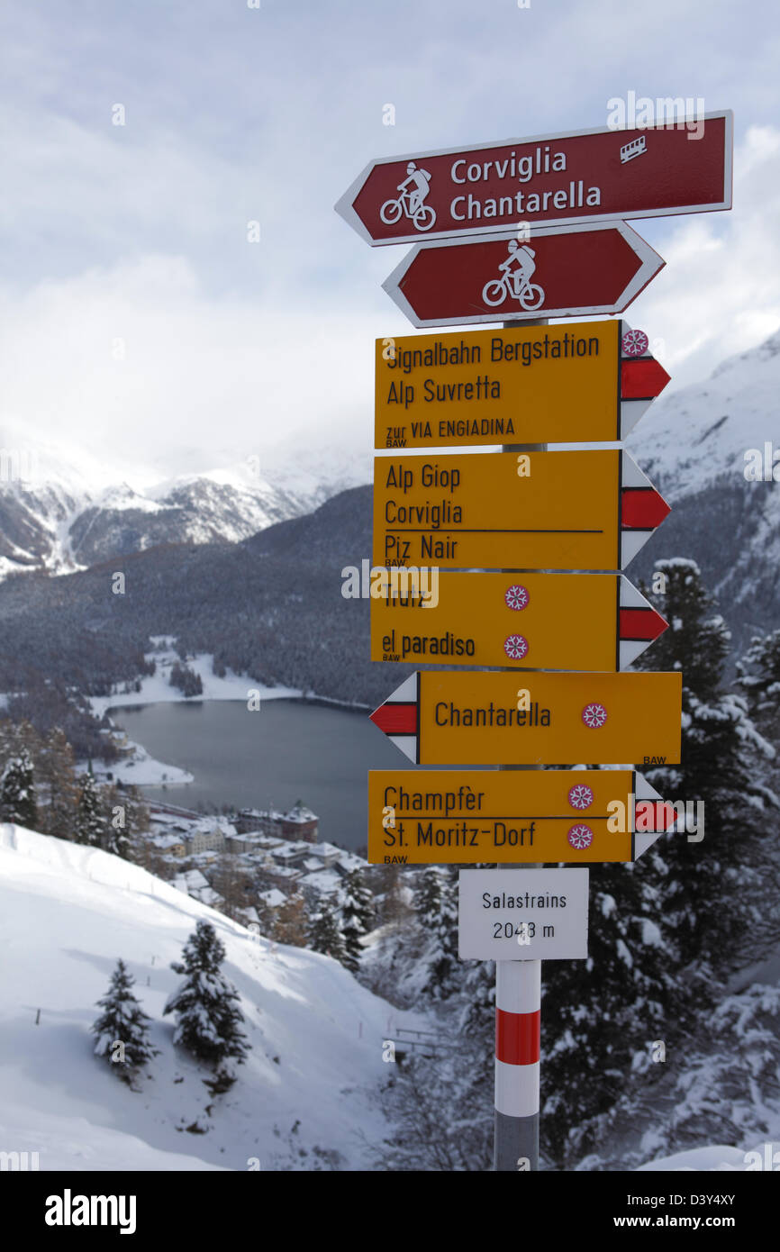 Trekking signs hi-res stock photography and images - Alamy