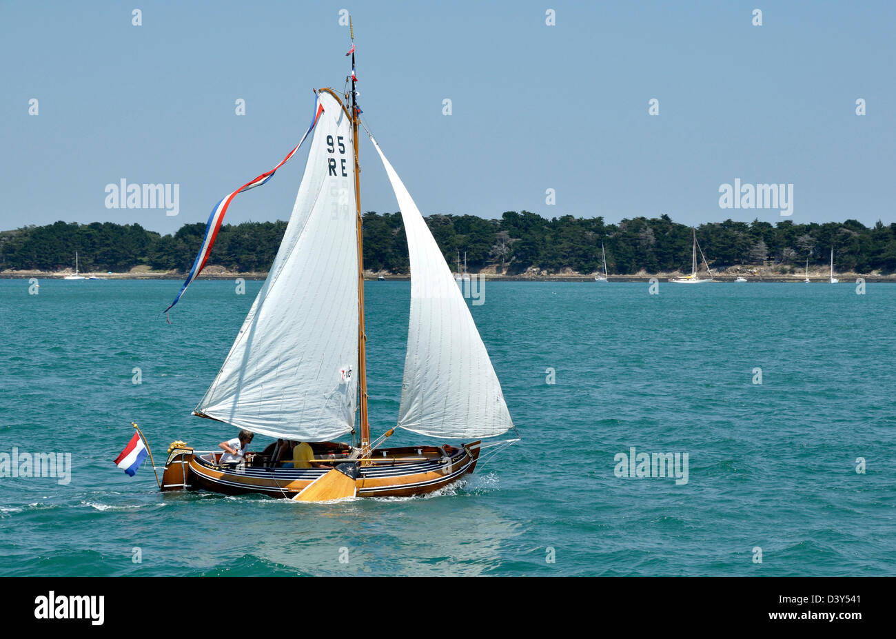 Traditional sailing flatbottom boat (Netherlands) during "Semaine du ...