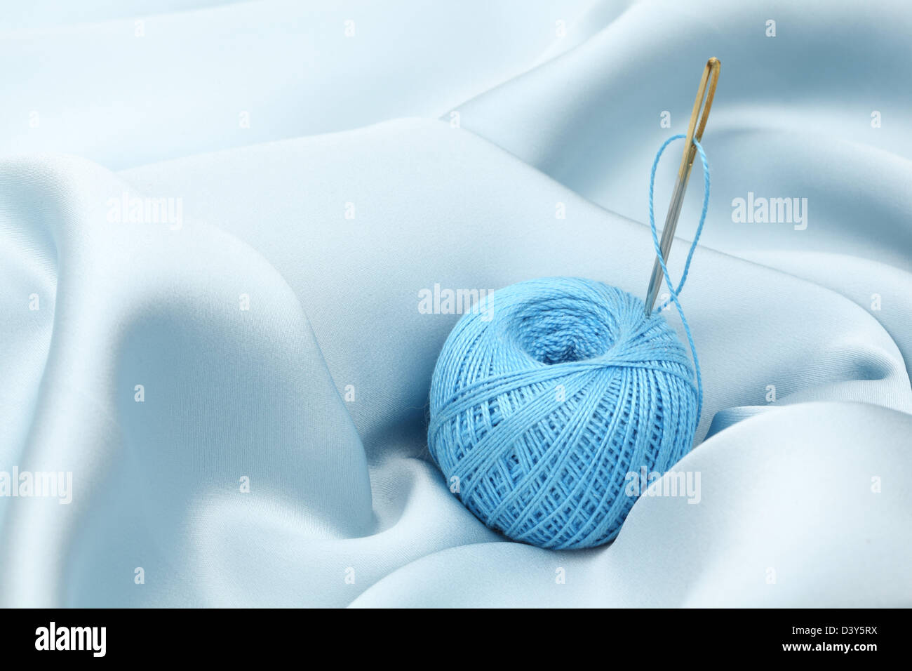 Thread and needle close-up Stock Photo - Alamy