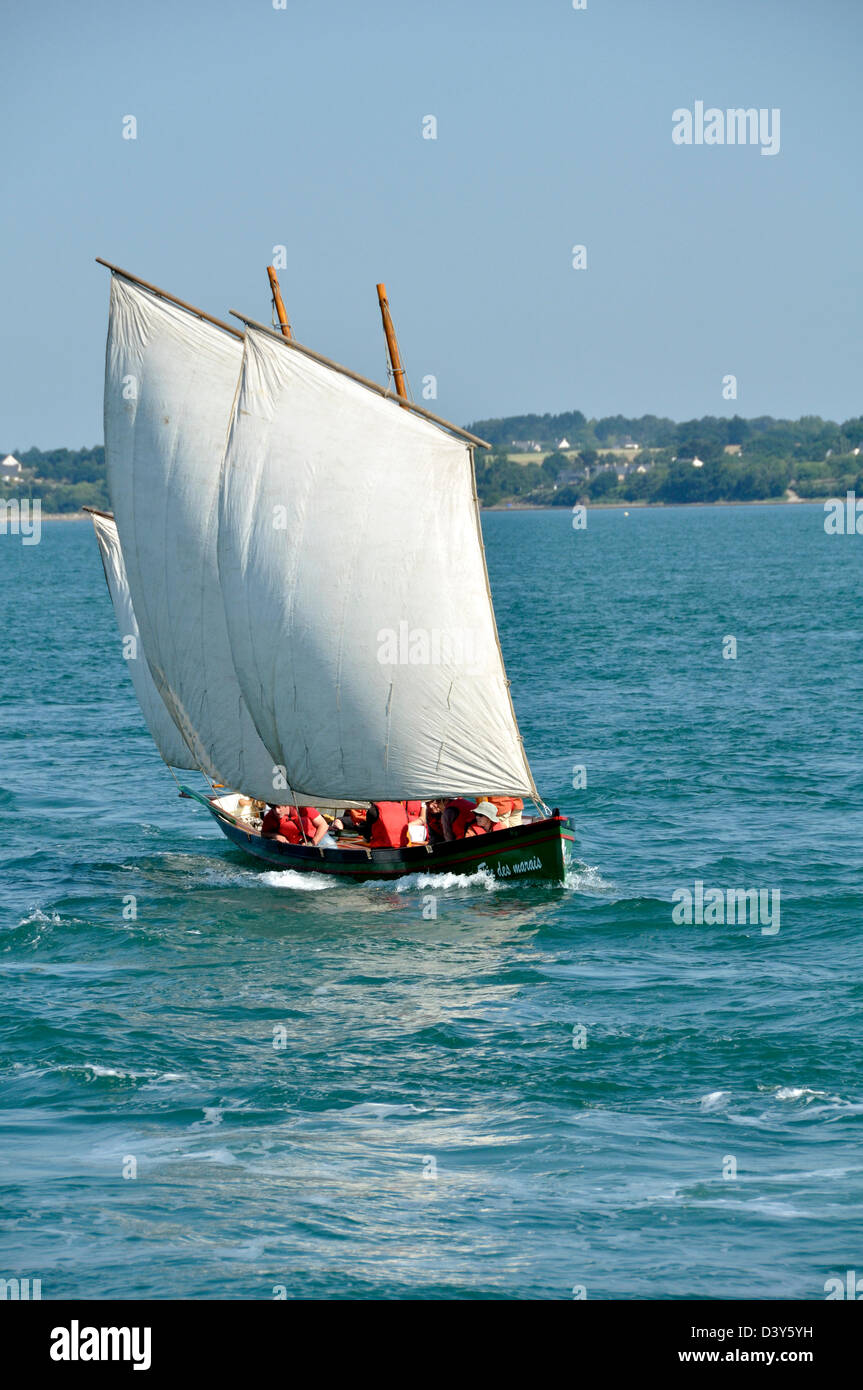 Gig (Bantry Bay Gig, sail and oar boat) currently under sail regatta ...