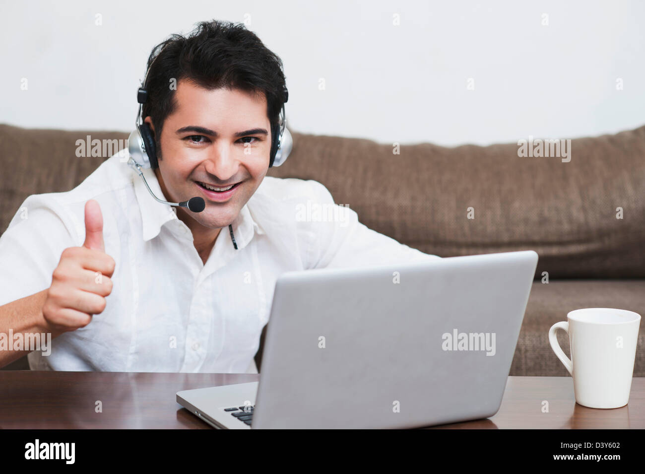Customer service representative showing thumbs up Stock Photo - Alamy