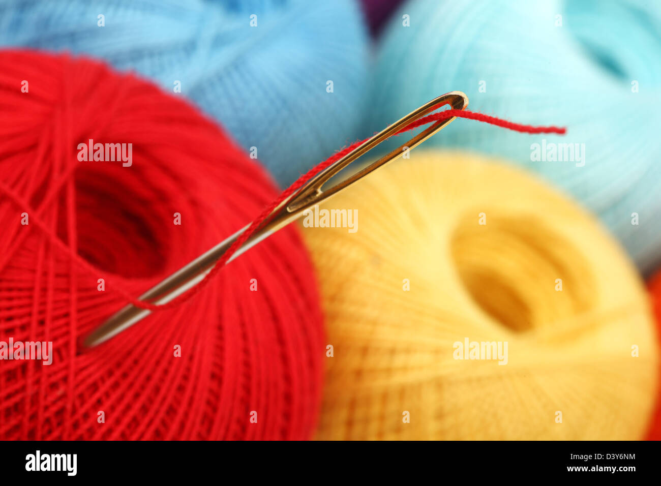 Thread and needle close-up Stock Photo - Alamy