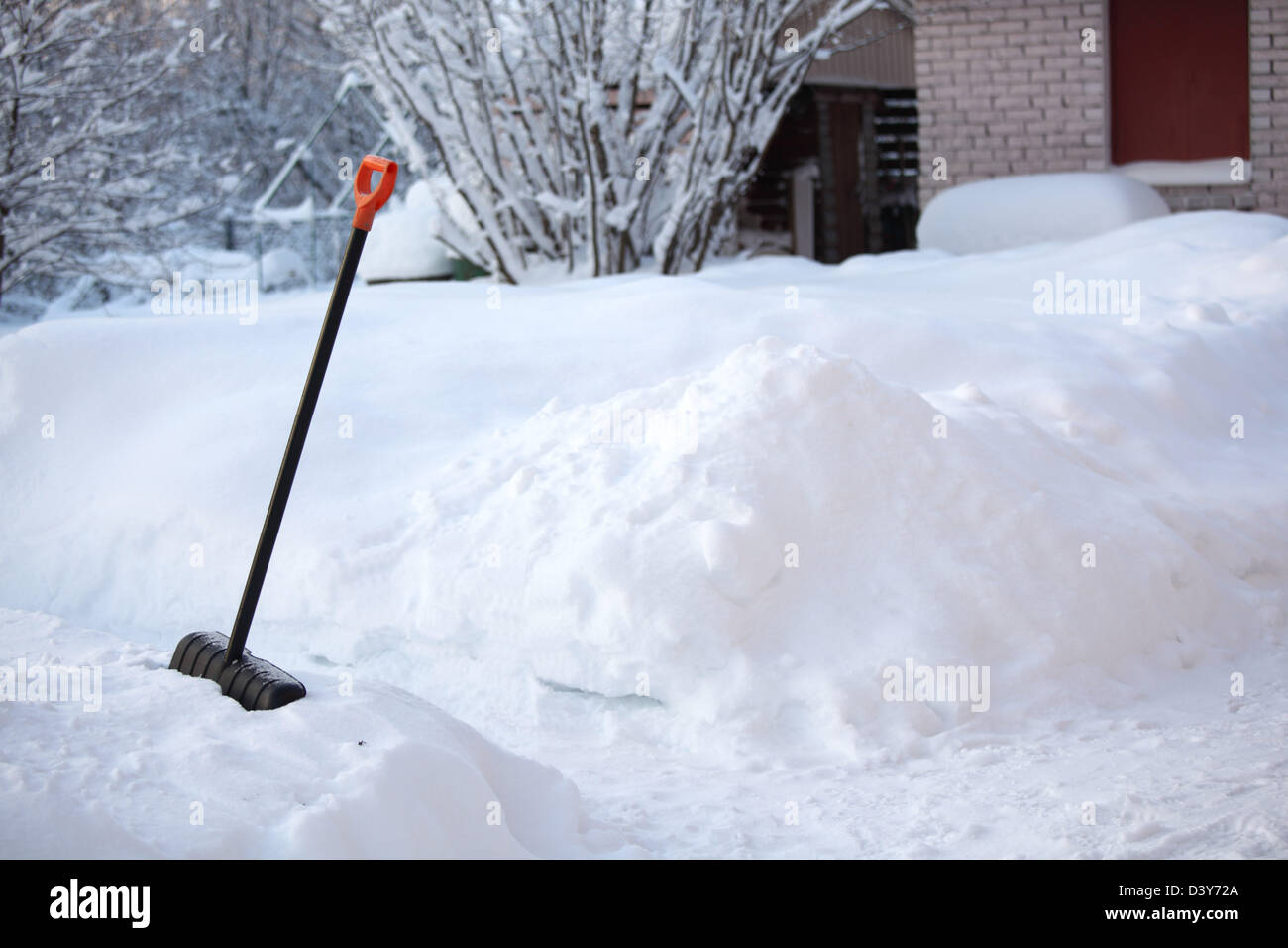 Metal snow shovel hi-res stock photography and images - Alamy