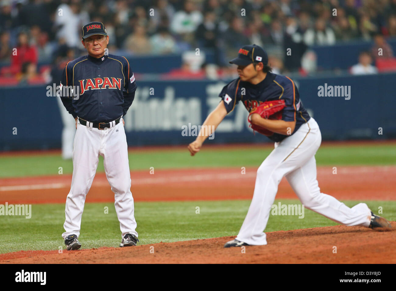 Osaka, Japan. 26th February 2013. (L to R) Osamu Higashio (JPN), Takeru ...