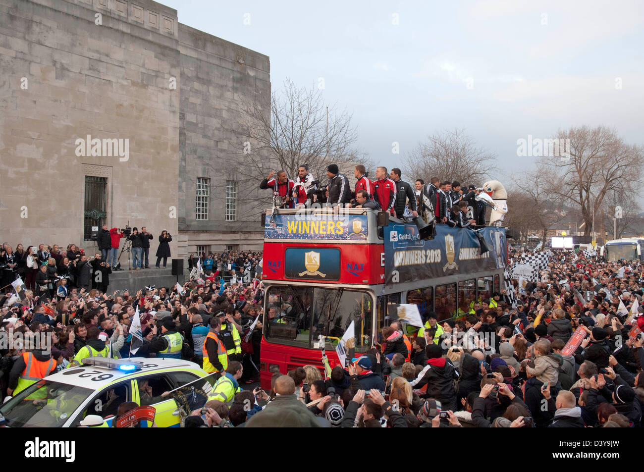 Open top bus parade hi-res stock photography and images - Alamy