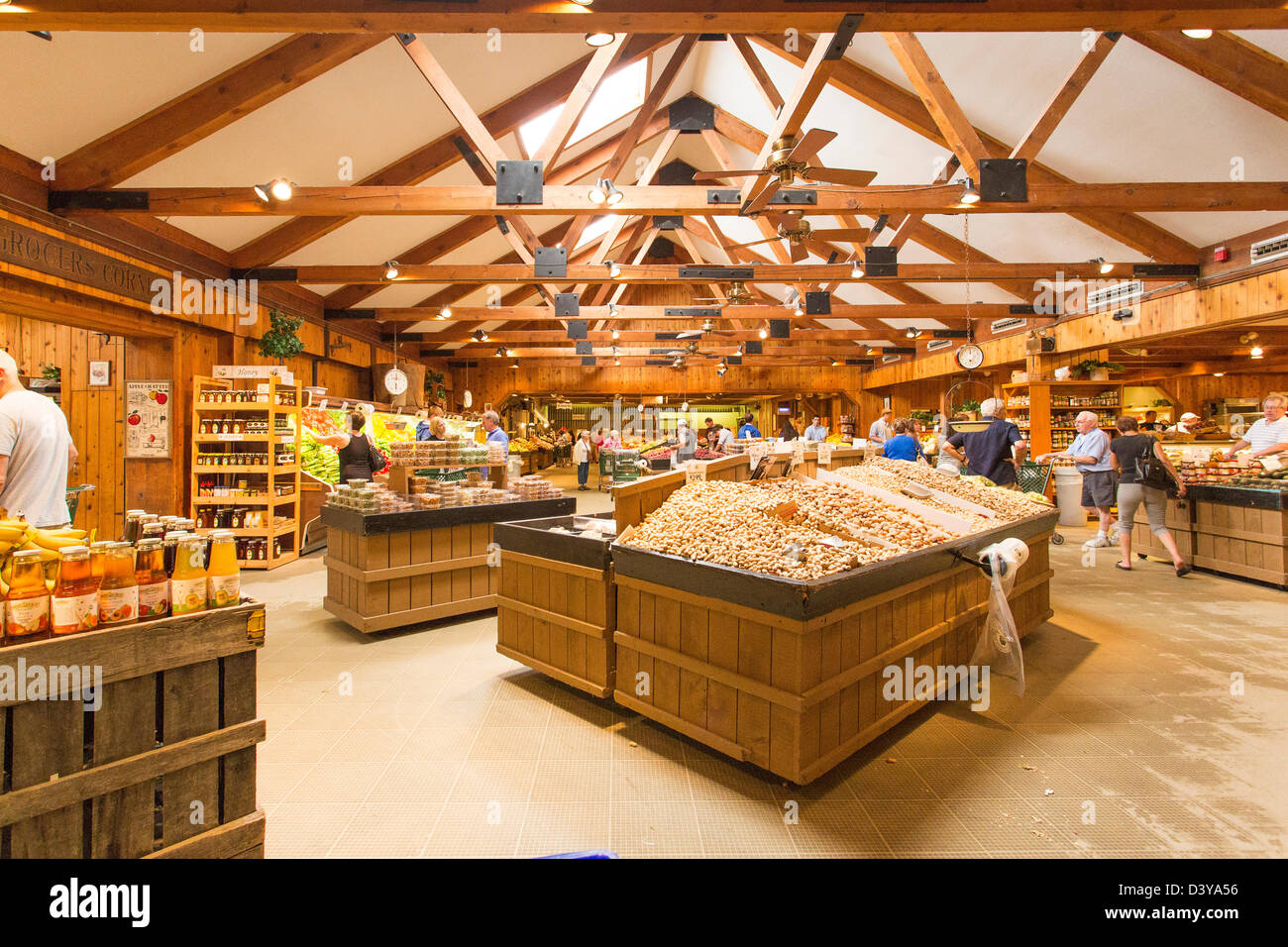 People shopping at famous grocery store Delicious Orchards - country ...