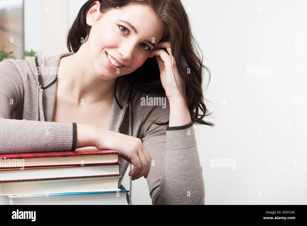 Pretty brunette college student hi-res stock photography and images - Alamy