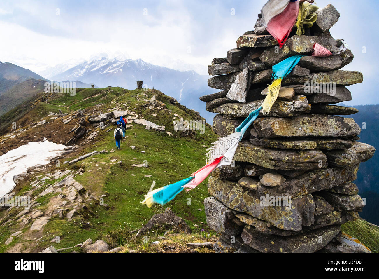 Trekkers at Chandrakhani Pass (3650m), Himachal Pradesh, India Stock ...