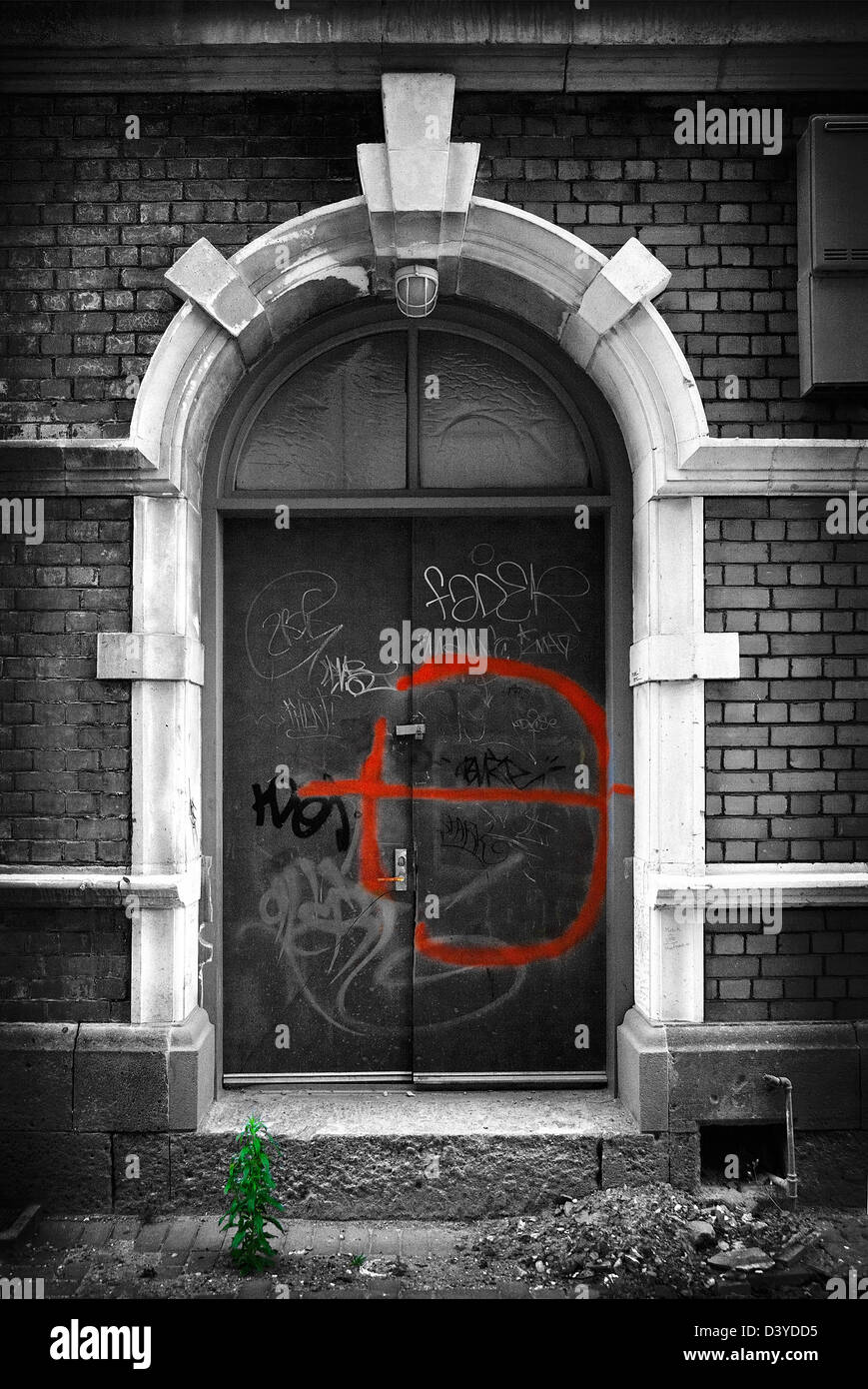 Earthquake door hi-res stock photography and images - Alamy