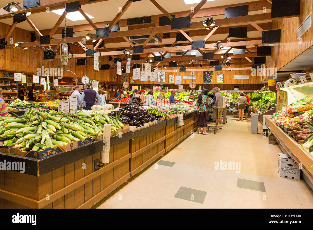 People shopping at famous grocery store Delicious Orchards - country ...