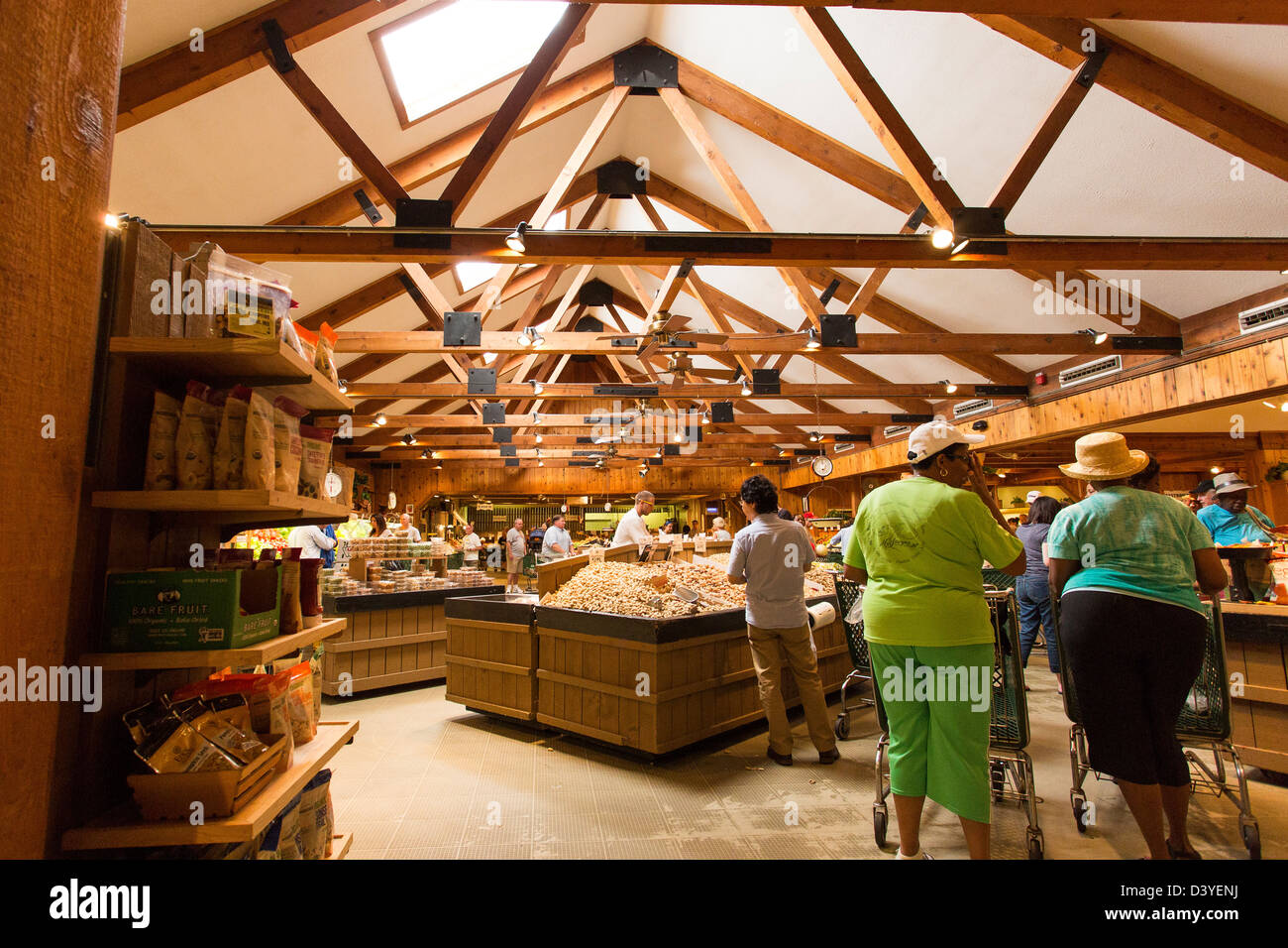 People shopping at famous grocery store Delicious Orchards - country ...