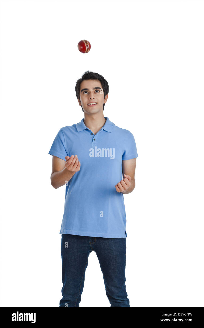 Tossing up cricket ball hi-res stock photography and images - Alamy