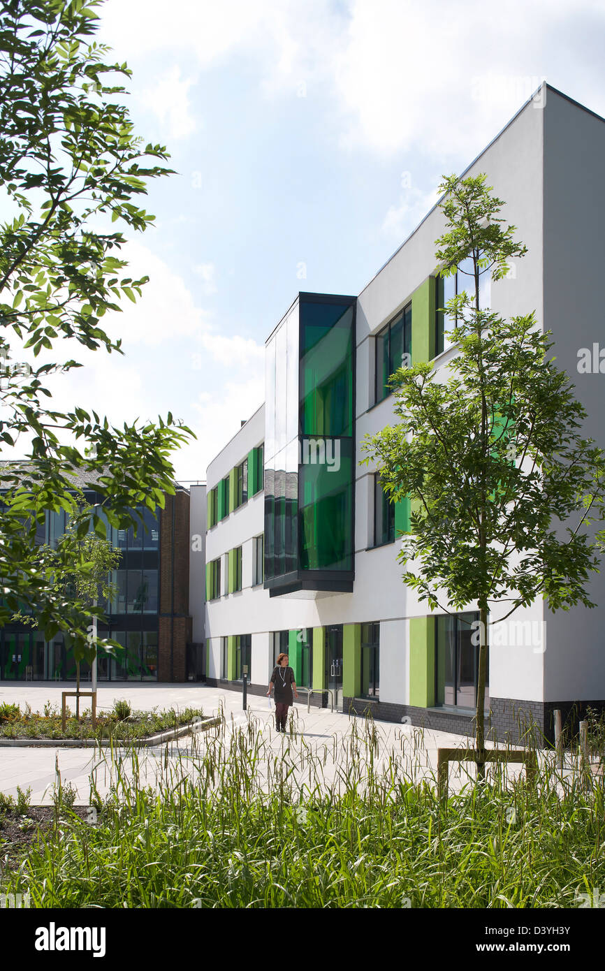 Oasis Academy, Coulsdon, United Kingdom. Architect: Sheppard Robson ...