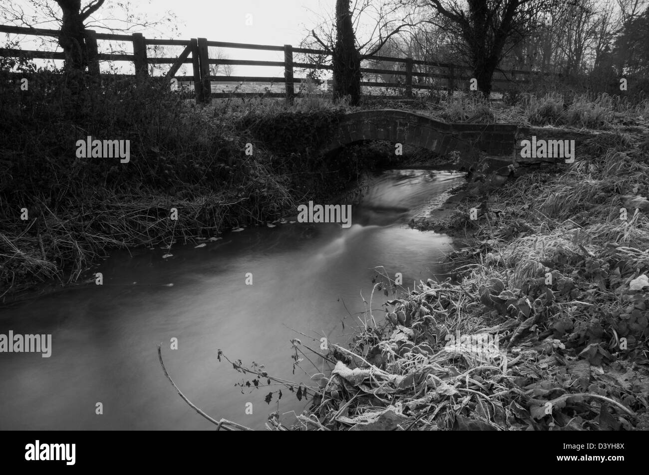 Old footbridge hi-res stock photography and images - Alamy