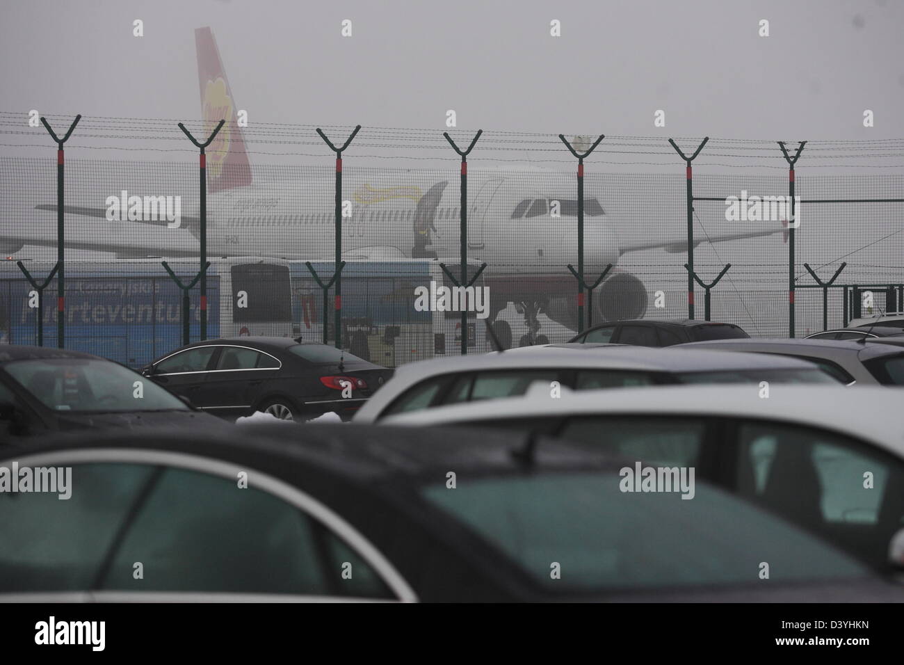Grounded due to weather hi-res stock photography and images - Alamy