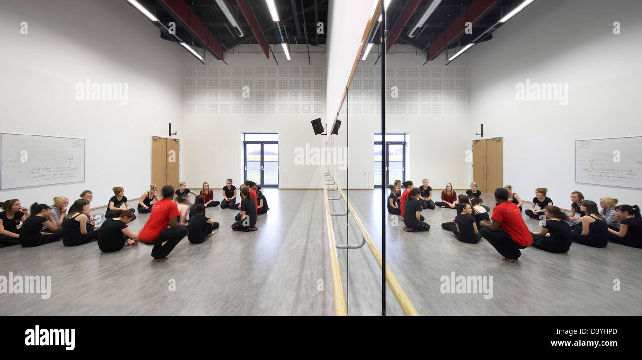 RSA ACADEMY, Tipton, United Kingdom. Architect: John McAslan & Partners ...