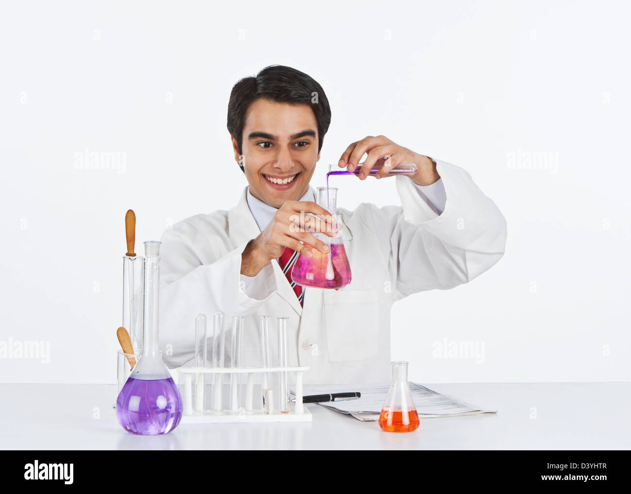 Male scientist doing scientific experiment in a laboratory Stock Photo ...