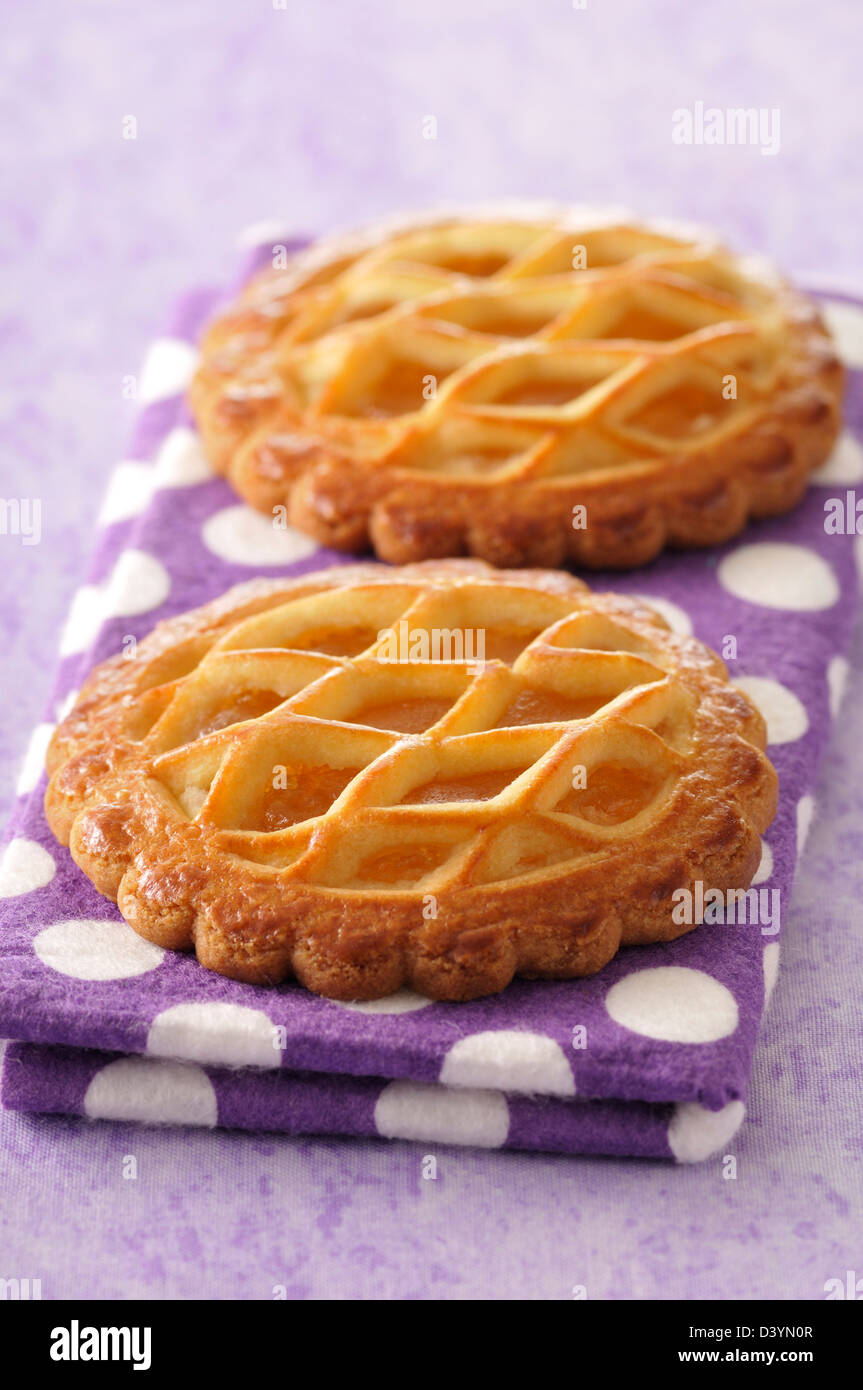 2 tarts hi-res stock photography and images - Alamy