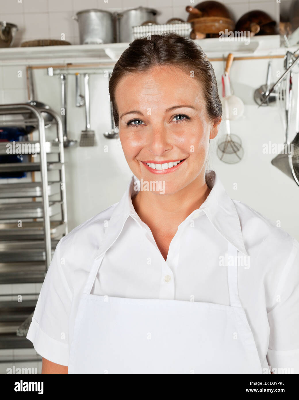 Pretty girl standing kitchen hi-res stock photography and images - Alamy