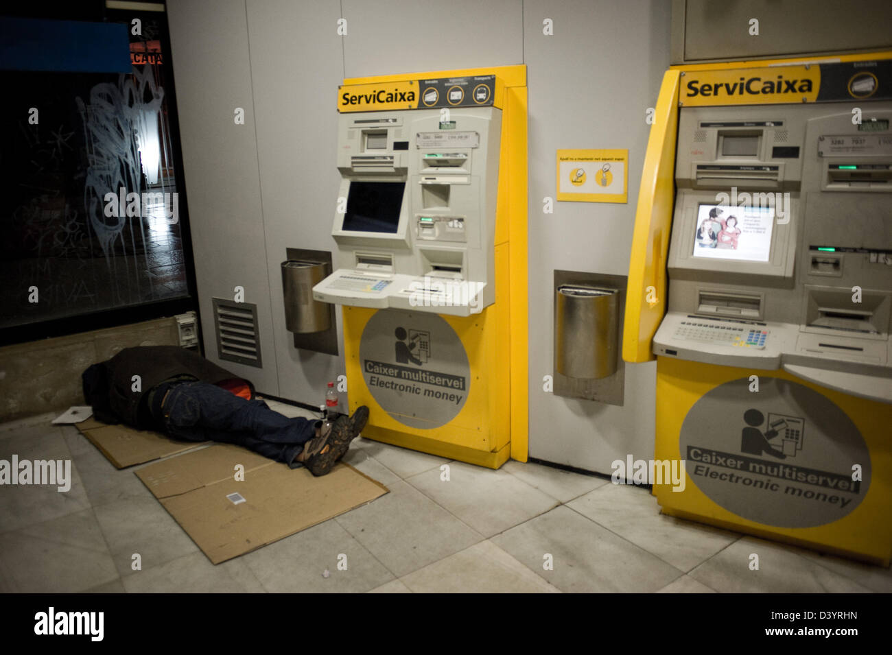 People sleeping inside of an ATM Stock Photo - Alamy
