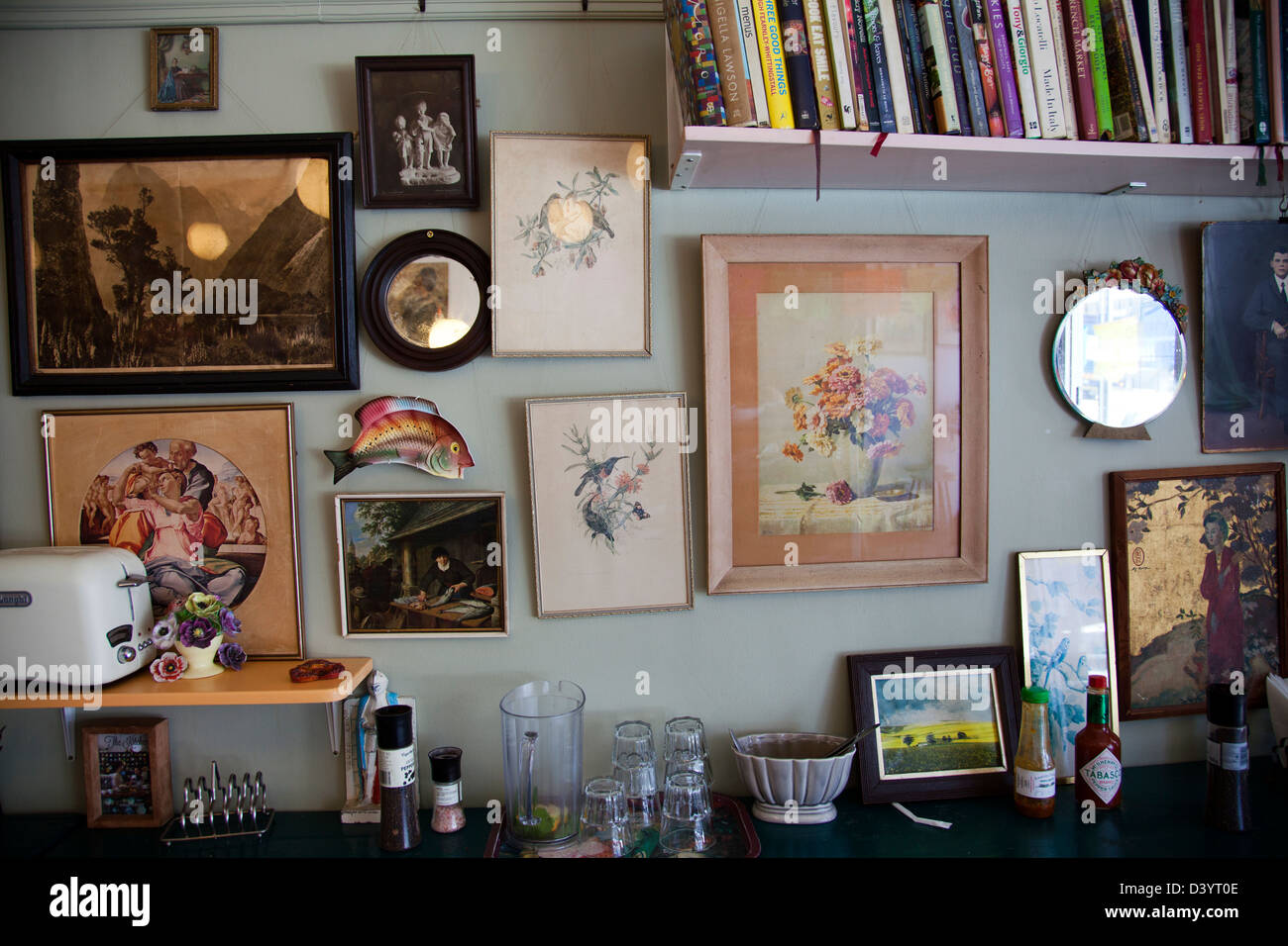 Old pictures kitchen hi-res stock photography and images - Alamy