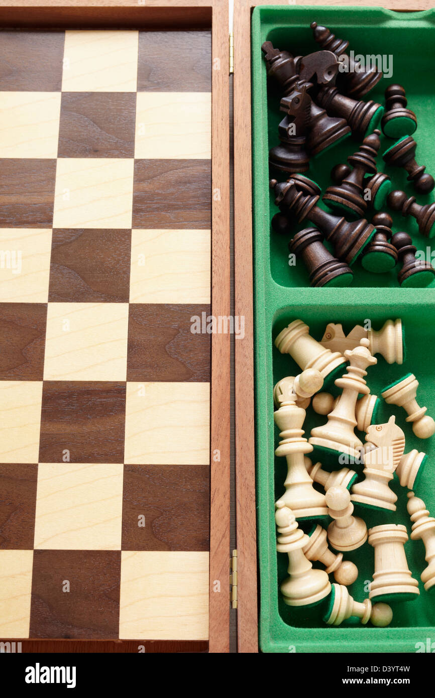 Chess board without chess pieces hi-res stock photography and images ...